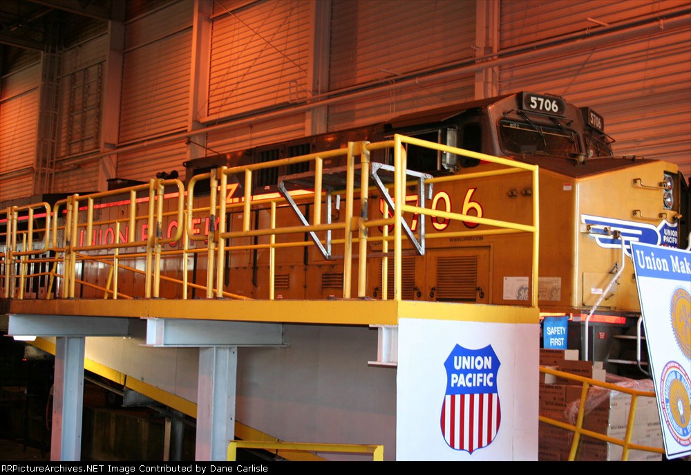 UP 5706 getting a look over